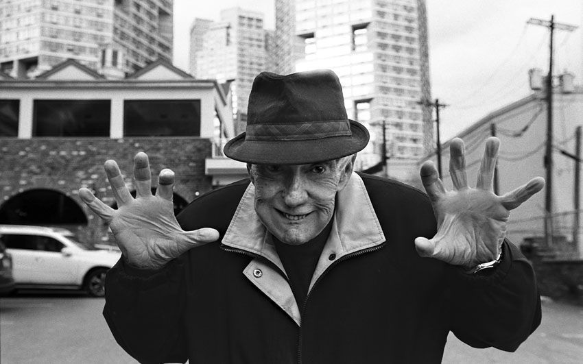 El día que retraté a Luis Posada Carriles - Rialta Magazine